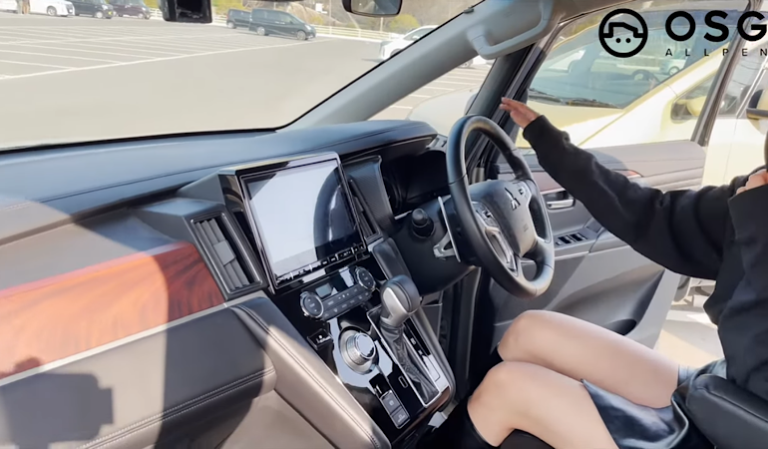 【三菱デリカD:5】新型&旧型をオールペン！ ｜OSG ALLPEN｜SUV•ミニバン車のオールペン専門店